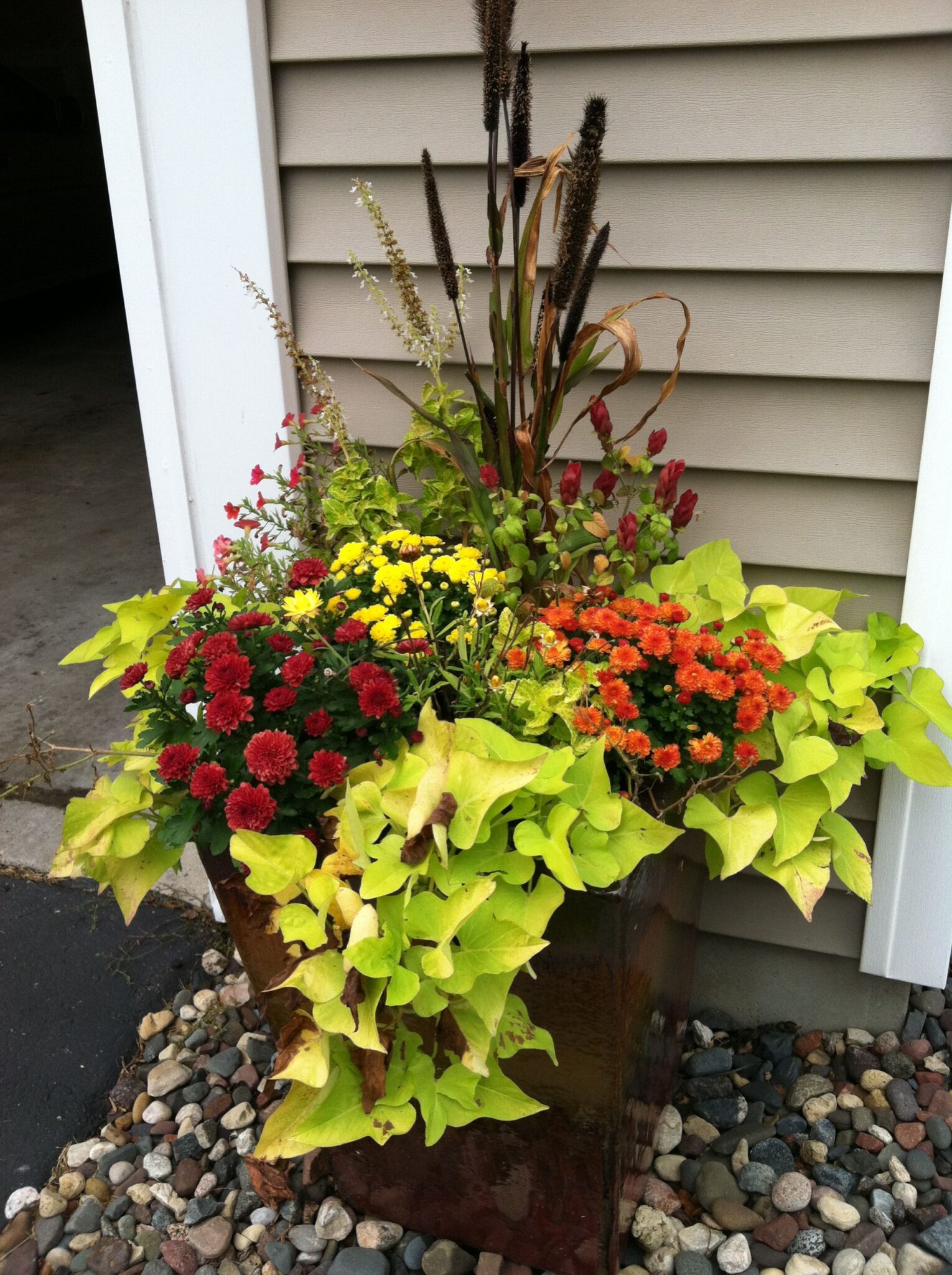 134 Mums Front Porch Fall Displays 2024: Rustic, Cozy, and Modern Decor ...