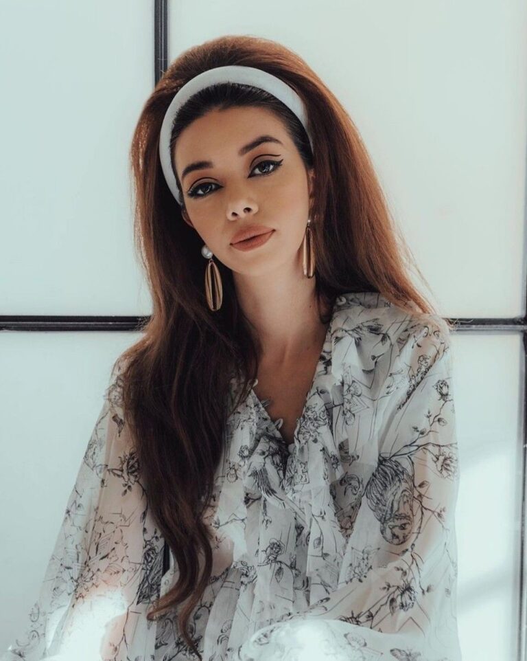 103 Fabulous Disco Hairstyles: 70s Curly, Short Hair, Ponytails ...